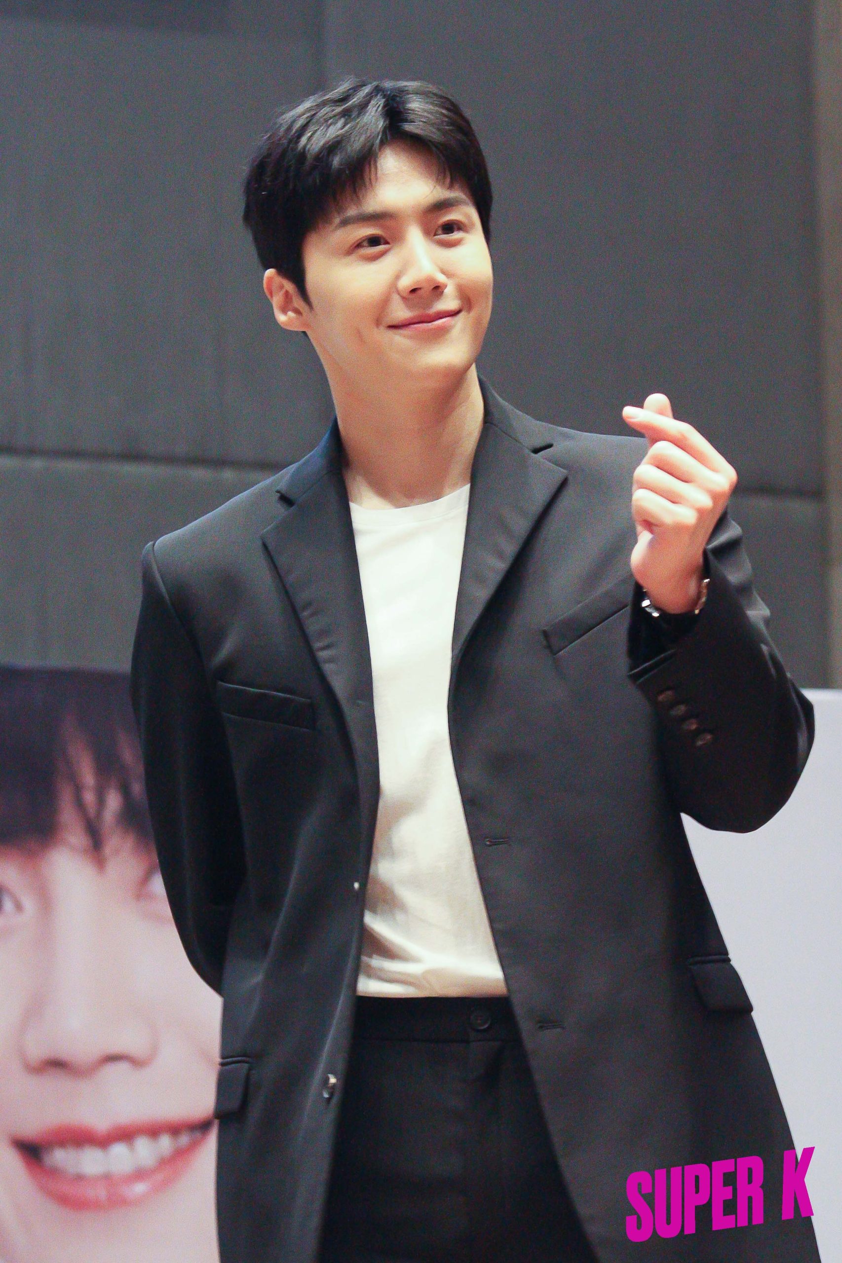 Filipinos' loyalty moves Kim Seon-ho to tears - Inquirer Super